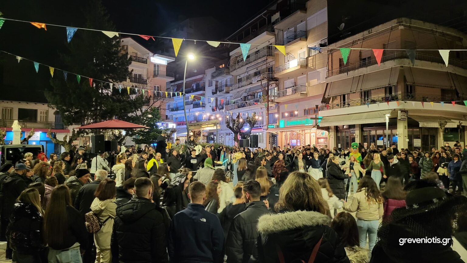 ΓΡΕΒΕΝΑ: “Τς Απουκράς ΜΑΝ΄ΤΑΡΑ” – ΠΟΝΤΙΑΚΟ ΓΛΕΝΤΙ στην κεντρική πλατεία ...