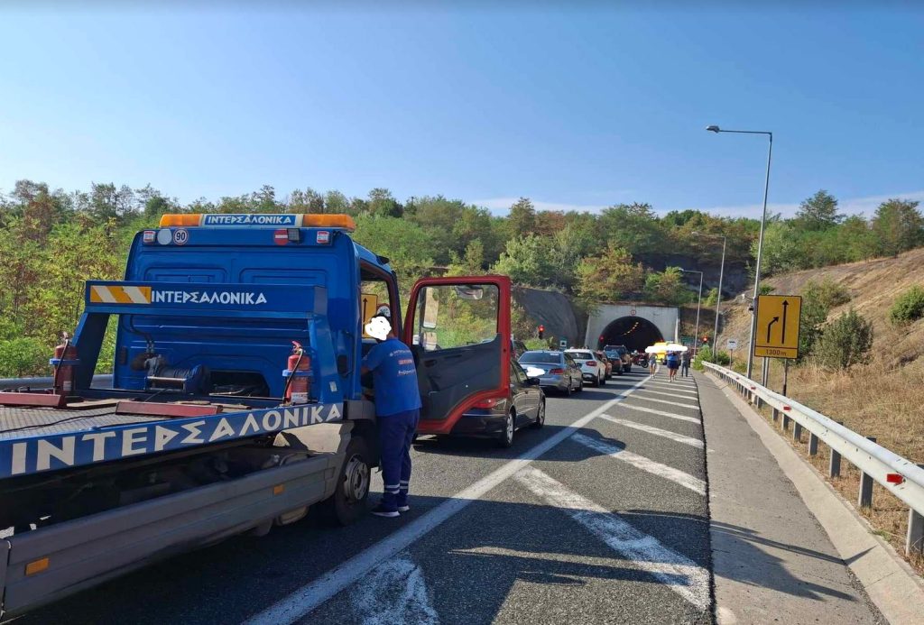 Αυτοκίνητο πήρε φωτιά στην Εγνατία Οδό στο ύψος της Σήραγγας Αγναντερού ...